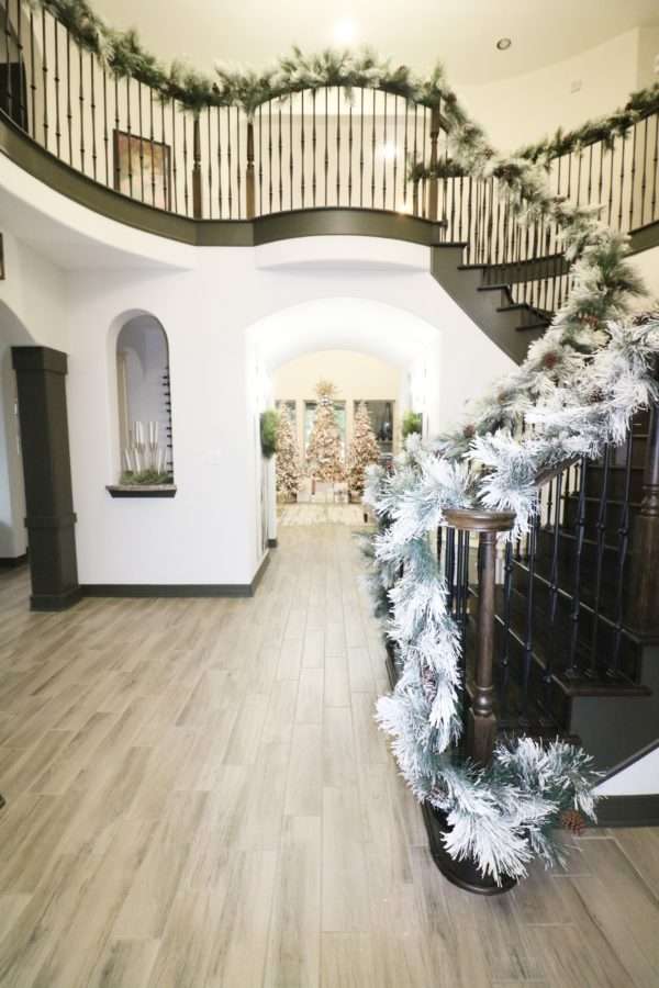 How to Decorate Your Christmas Garland – Melissa Roberts Interiors